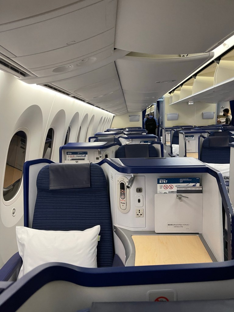 An ANA Present: Air Nippon Airways NH802 787 Singapore to Tokyo ...