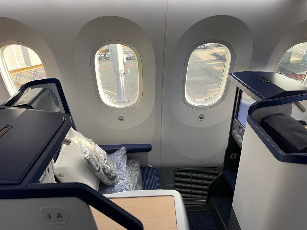 An ANA Present: Air Nippon Airways NH6 787 Tokyo to Los Angeles ...